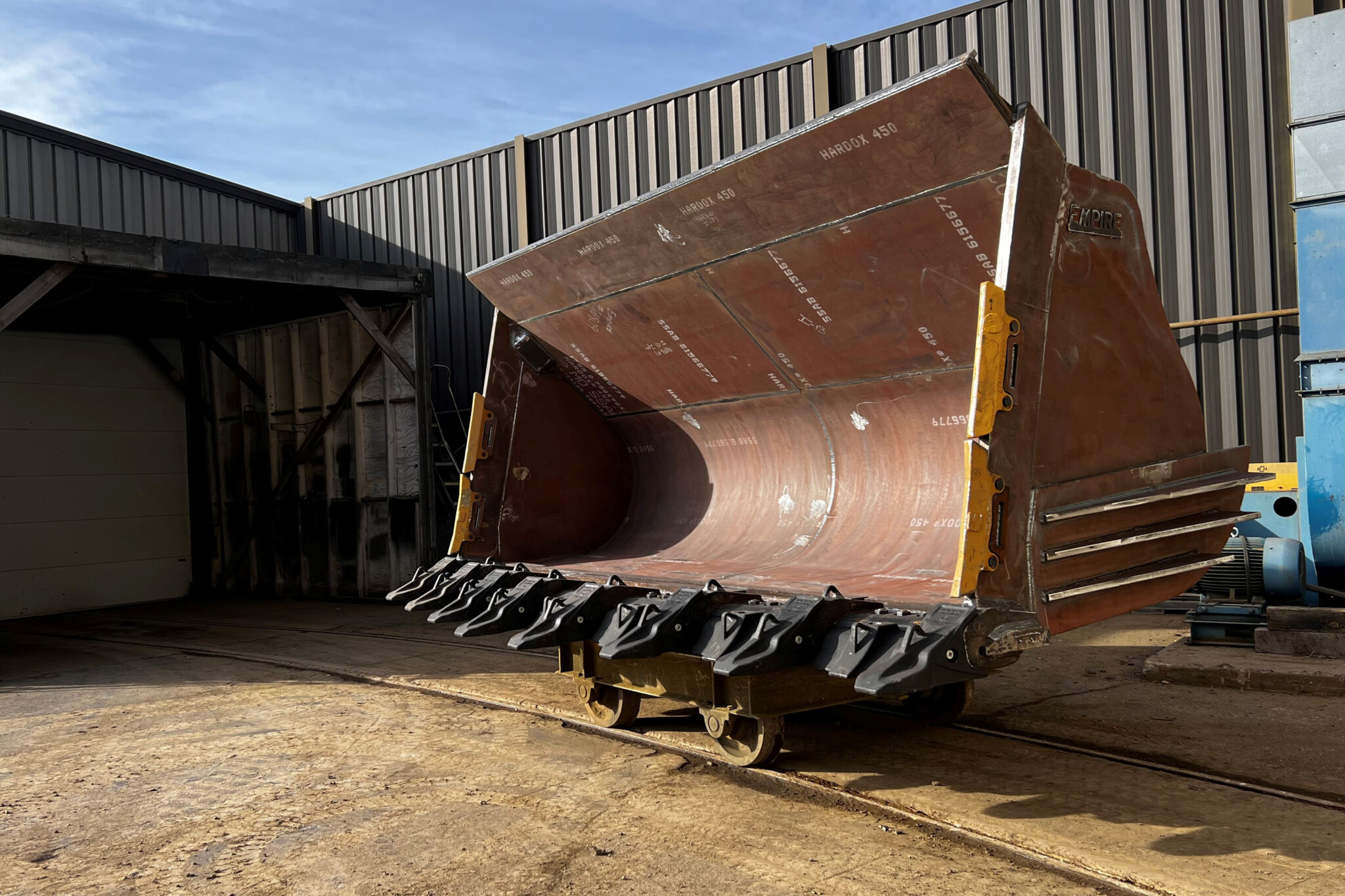 Custom Fabrications - Empire Bucket